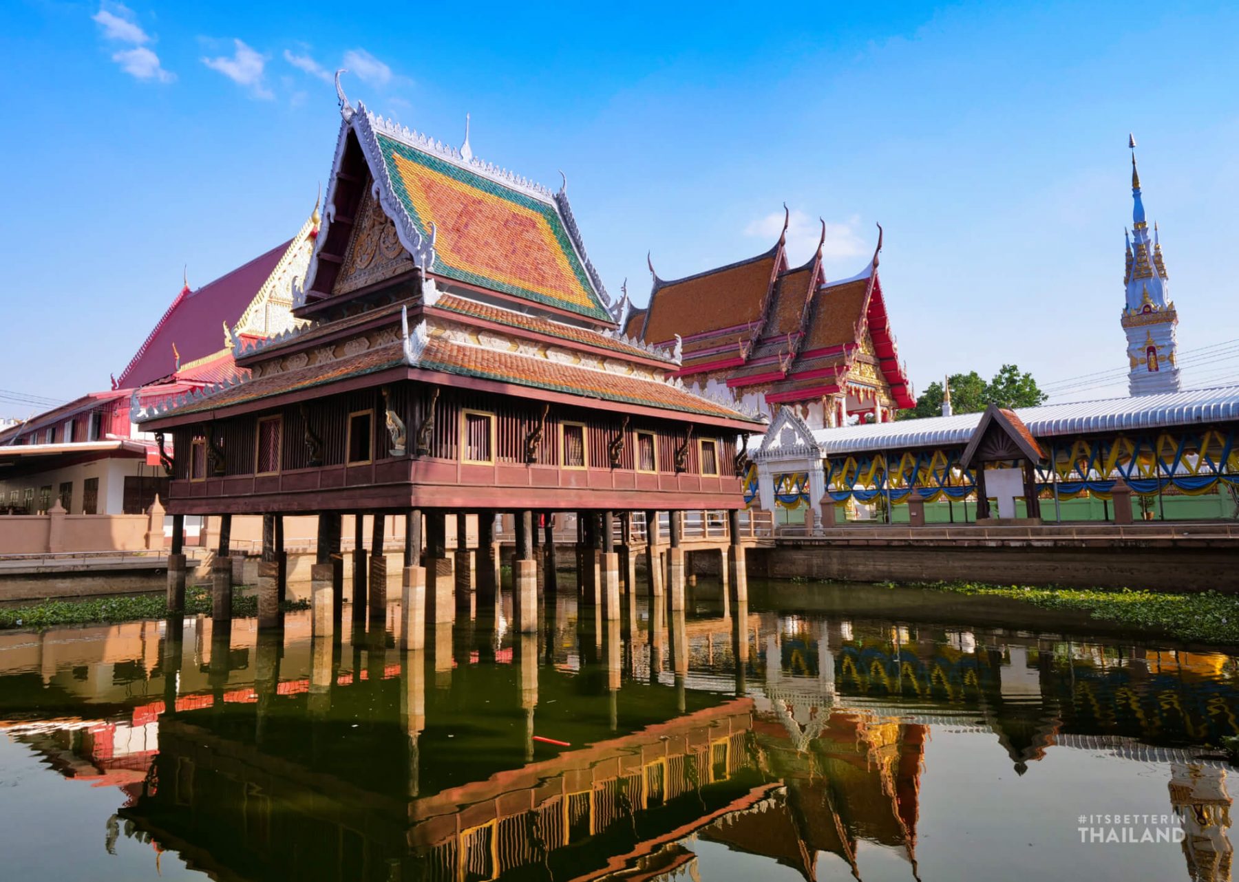 Wat Maha That, Yasothon - It's better in Thailand