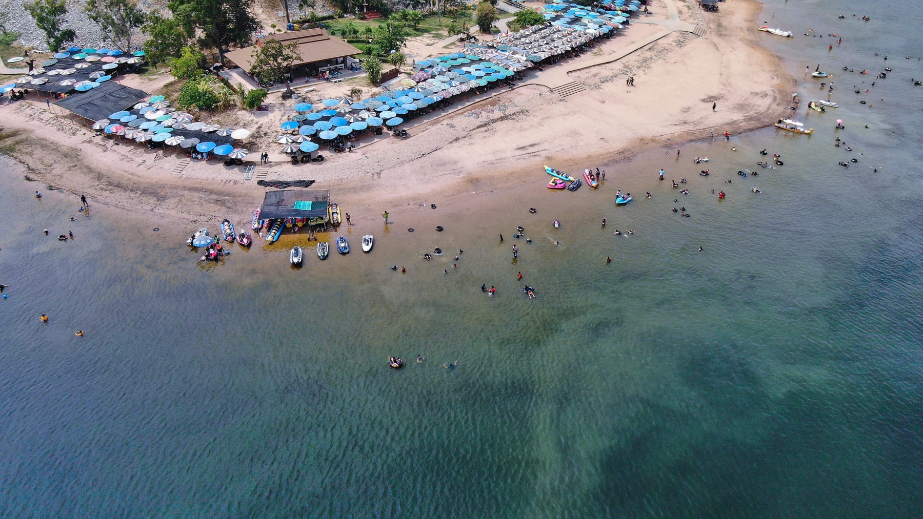 Dok Ket - A Beach Getaway in the Middle of Issan - It's better in Thailand